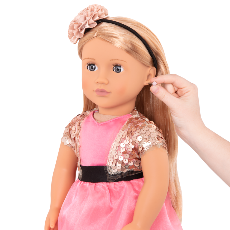 Amora | 18" Doll Sweetheart Fashion Gift Box | Our Generation